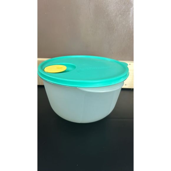Tupperware | Kitchen | Tupperware Crystalwave Microwave 8 2 Cup ...